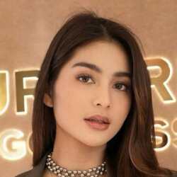 Debi Sagita - Age, Bio, Family | Famous Birthdays