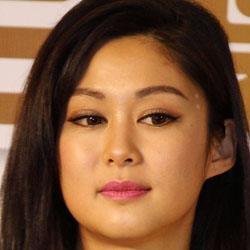Eliza Sam - Age, Bio, Family | Famous Birthdays