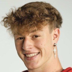 Garrett Sampson - Age, Bio, Family | Famous Birthdays
