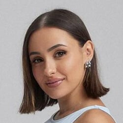 Victoria Samuels - Age, Bio, Family | Famous Birthdays