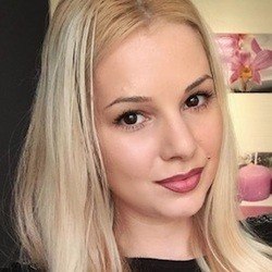 Sandra N. - Age, Bio, Family | Famous Birthdays