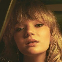Sapphire (Pop Singer) - Age, Bio, Family | Famous Birthdays