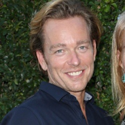 Jonathan Scarfe - Age, Bio, Family | Famous Birthdays