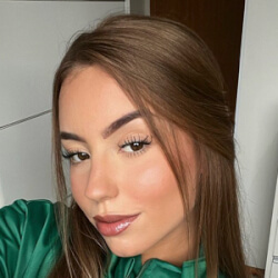 Dandara Schmidt - Age, Bio, Family | Famous Birthdays
