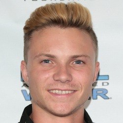 Chad Seagraves - Age, Bio, Family | Famous Birthdays