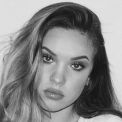 Jade Shaknaitis - Age, Bio, Family | Famous Birthdays