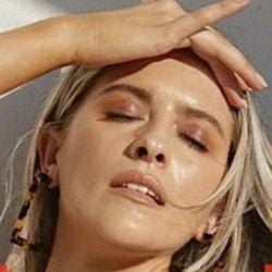 Whitney Simmons - Age, Bio, Family | Famous Birthdays