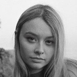 Simply Kel - Age, Bio, Family | Famous Birthdays