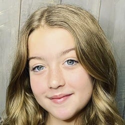 Lumasva - Age, Bio, Family | Famous Birthdays
