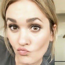 April Mason - Age, Bio, Family | Famous Birthdays