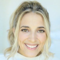 Roxy Riggs - Age, Bio, Family | Famous Birthdays