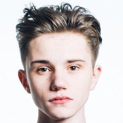 Zak Sutcliffe - Age, Bio, Family | Famous Birthdays