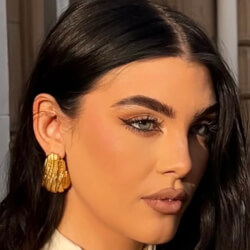 Chloe Taylor - Age, Bio, Family | Famous Birthdays