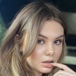 Ashley Tervort - Age, Bio, Family | Famous Birthdays