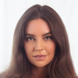 Sarah Todd - Age, Bio, Family | Famous Birthdays
