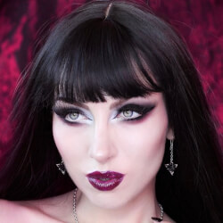 vesmedinia - Age, Bio, Family | Famous Birthdays