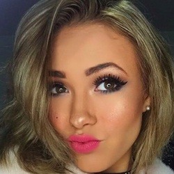 Courtney Walker - Age, Bio, Family | Famous Birthdays