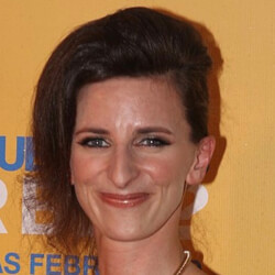 Felicity Ward - Age, Bio, Family | Famous Birthdays
