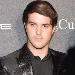 Andrew Warren - Age, Bio, Family | Famous Birthdays