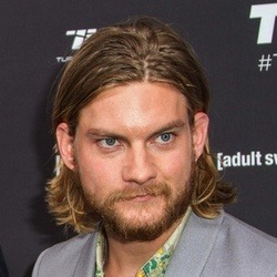 Jake Weary - Age, Bio, Family | Famous Birthdays