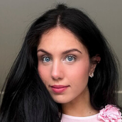 Amy Jayne Yusuf - Age, Bio, Family | Famous Birthdays