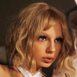 Yana Zenina - Age, Bio, Family | Famous Birthdays