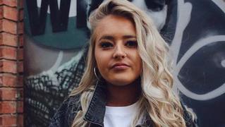 Amber Knight - Age, Family, Bio | Famous Birthdays