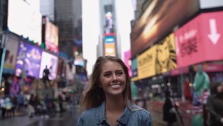 Emily Zeck - Age, Family, Bio | Famous Birthdays