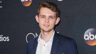 Robbie Kay - Age, Family, Bio | Famous Birthdays