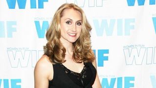 Teal Sherer - Age, Family, Bio | Famous Birthdays