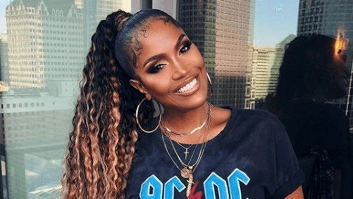 Shayla Mitchell - Age, Bio, Family | Famous Birthdays