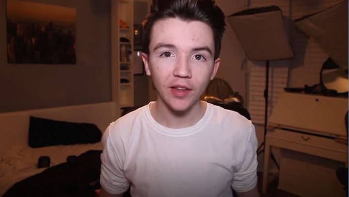 Top Extract Highlights | Famous Birthdays