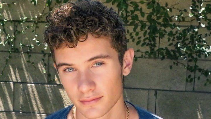 Zak Dossi - Age, Bio, Family | Famous Birthdays